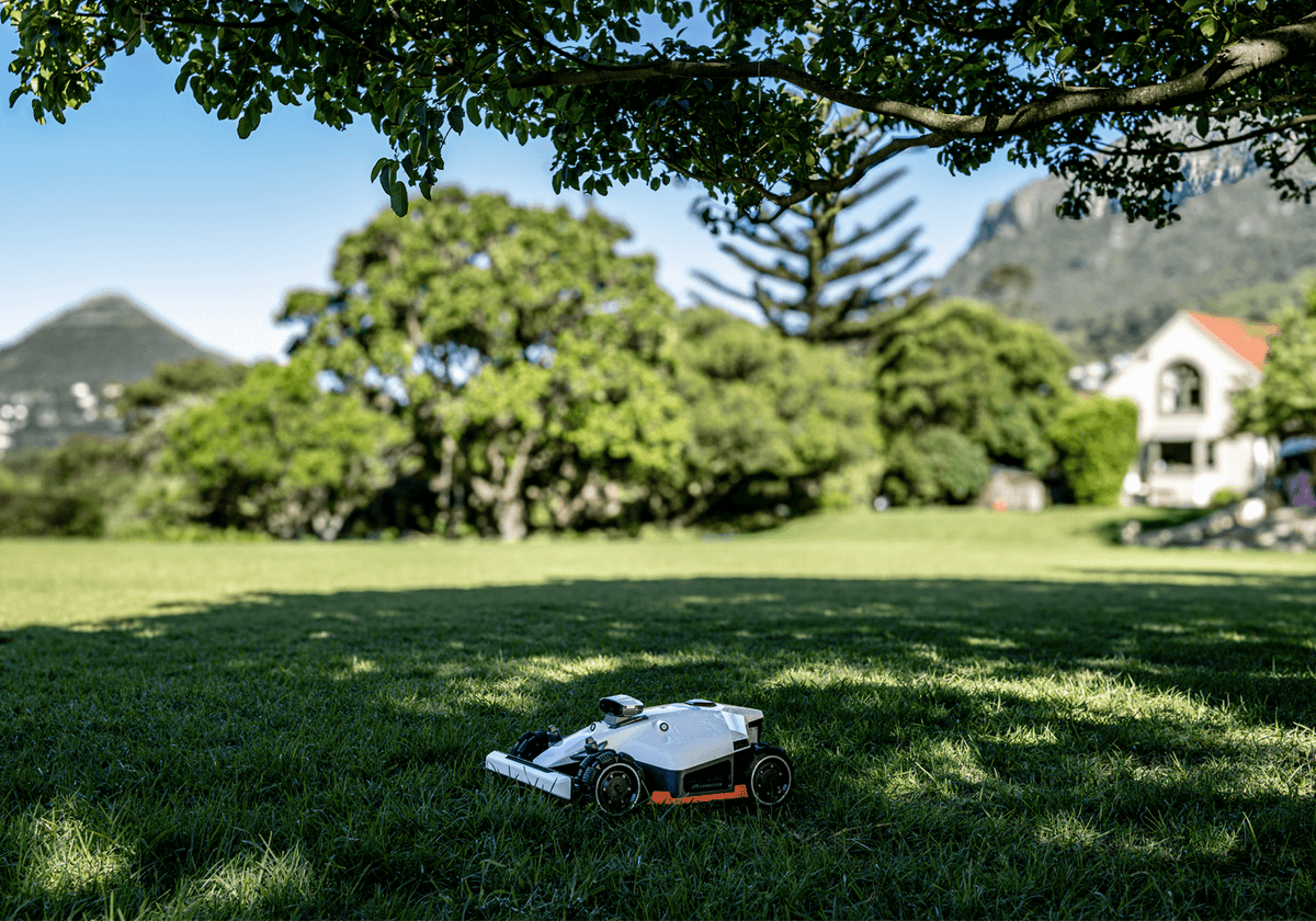 LUBA 2 AWD Robot Lawn Mower | Mammotion AU